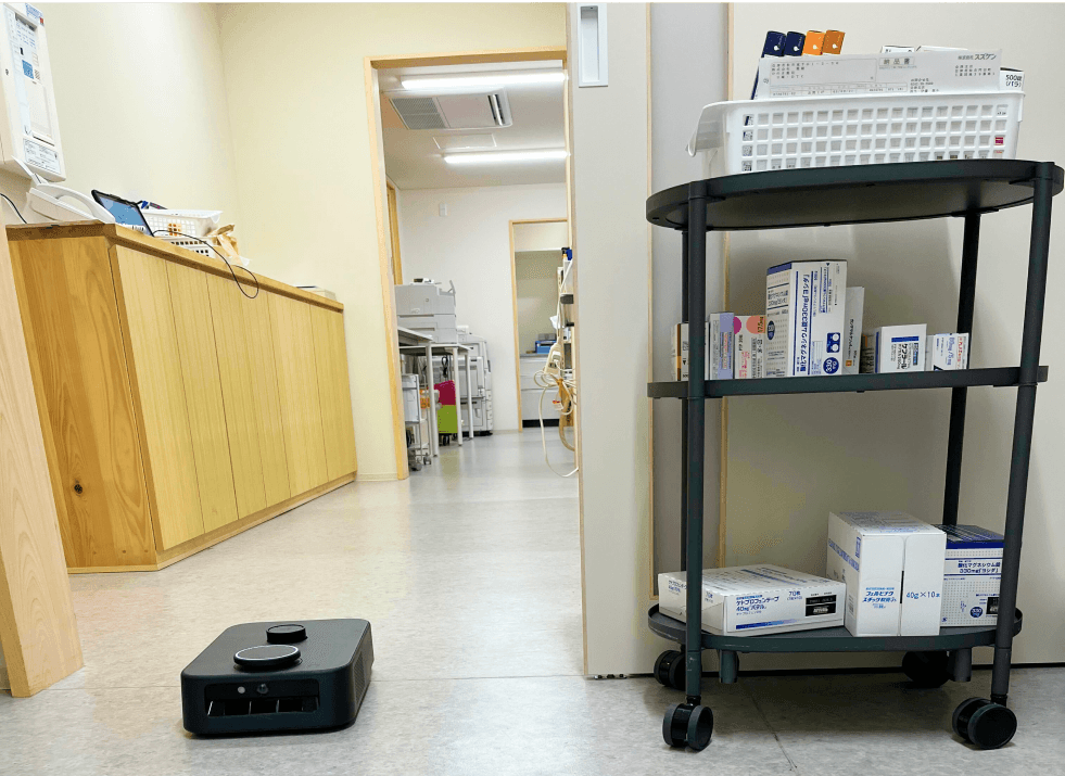 カチャカ ｜ クリニック向け搬送ロボットで人手不足対策