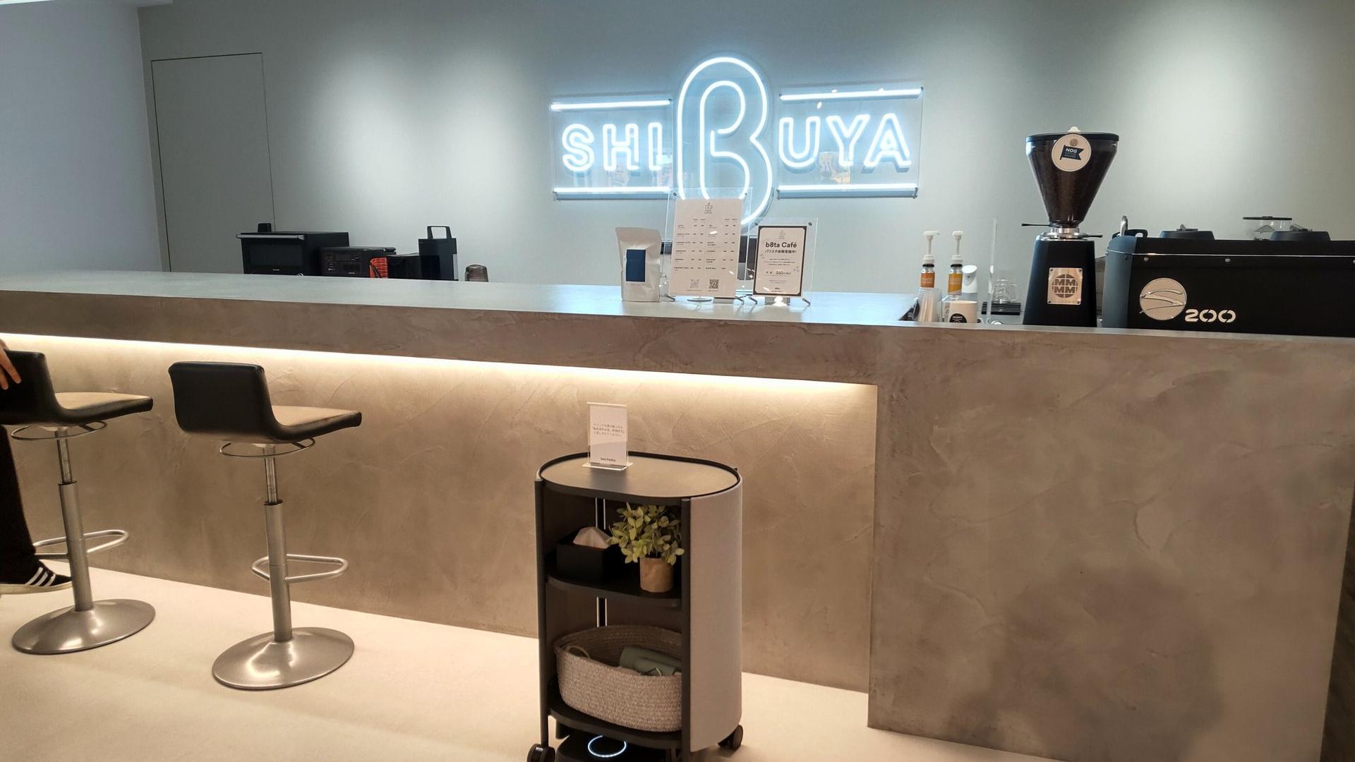 飲食店での配膳ロボット：b8taカフェ様のカチャカ導入事例 | Kachaka(カチャカ)