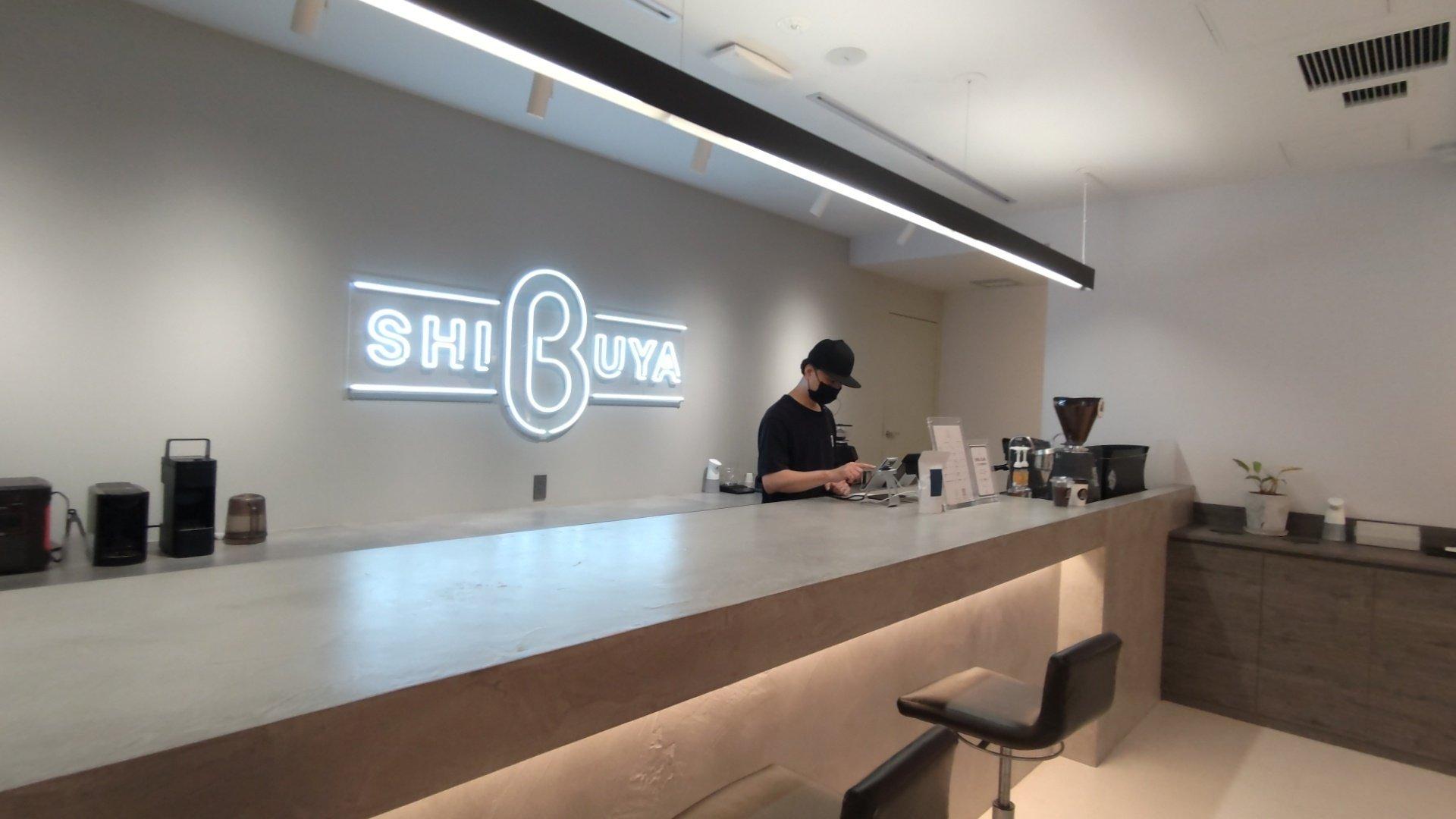 飲食店での配膳ロボット：b8taカフェ様のカチャカ導入事例 | Kachaka(カチャカ)