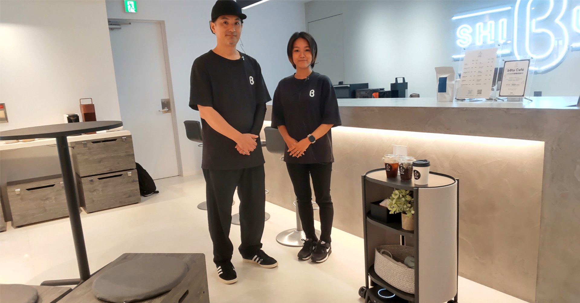 飲食店での配膳ロボット：b8taカフェ様のカチャカ導入事例 | Kachaka(カチャカ)
